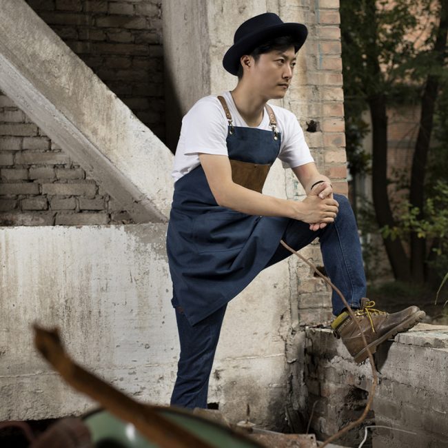 Cotton work apron with front pocket Indigo blue – Splurg'd Studio